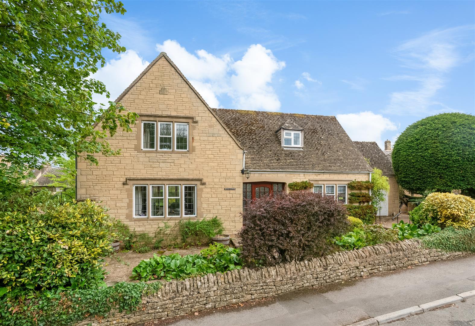 2 Bed, 2 Bath Property For Sale in Hoo Lane, GL55 6AZ
